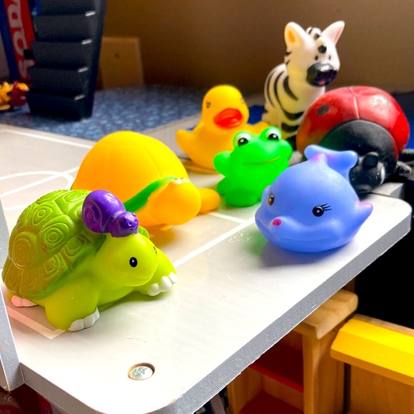 Toys | 7 Bath Animal Duck 2 Turtles A Giraffe With Ladybug A Beetle ...
